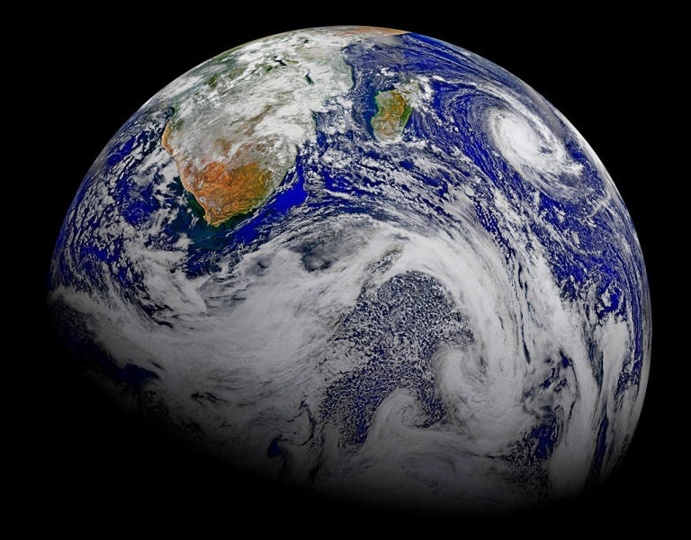 Earth has a newly discovered line of symmetry that splits the planet ...