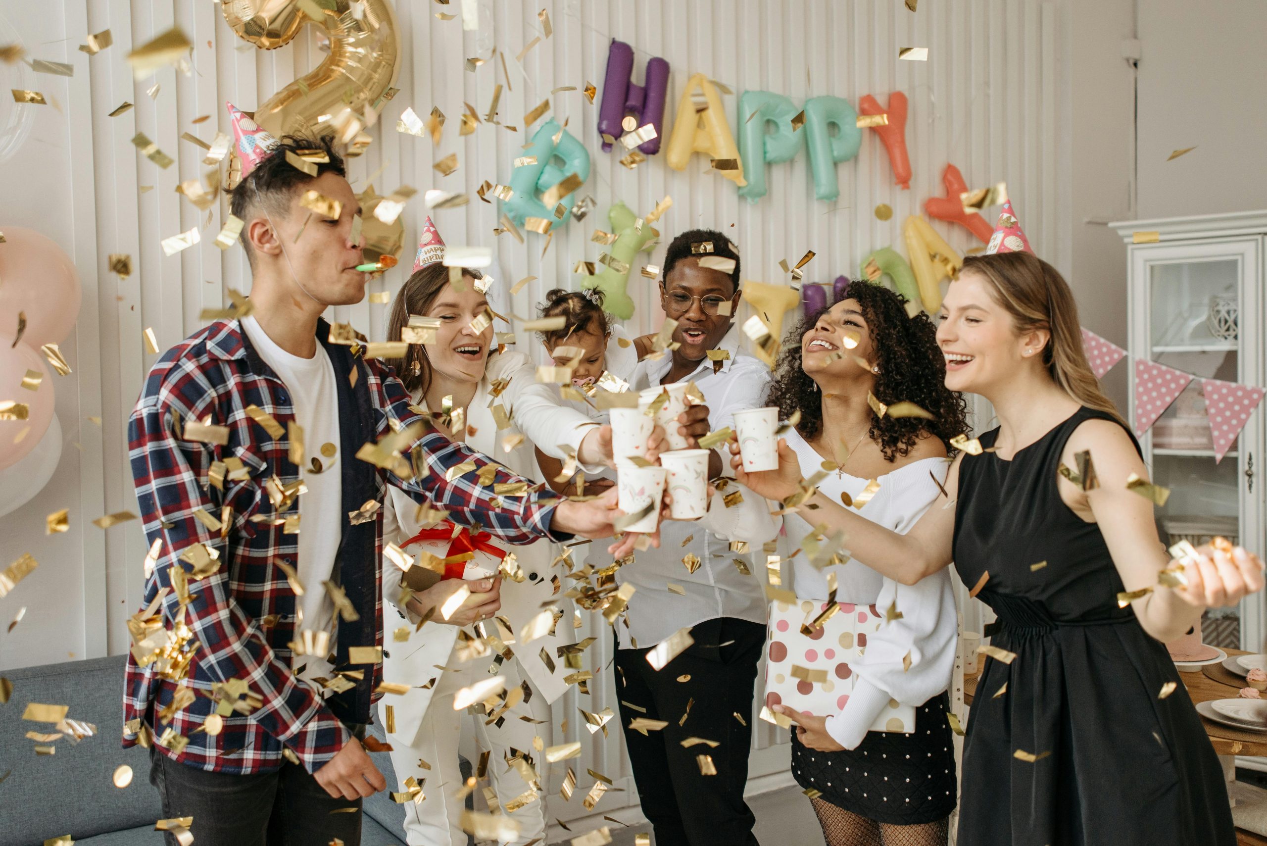 How to save on party décor