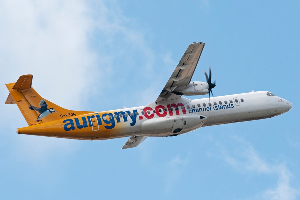 Aurigny flight makes emergency landing after windscreen cracks
