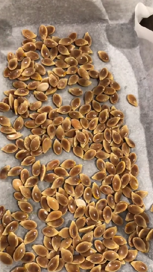 Roasted pumpkin seed snack you can make anytime
