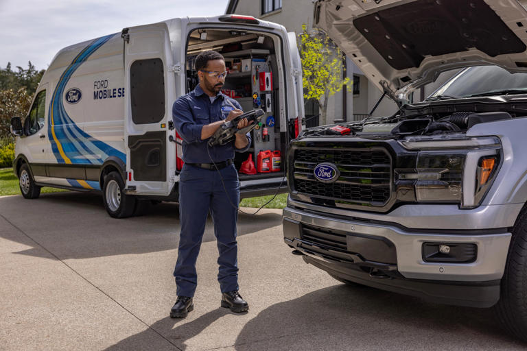 Detroit schools get $5M from Ford, Bloomberg for auto tech program