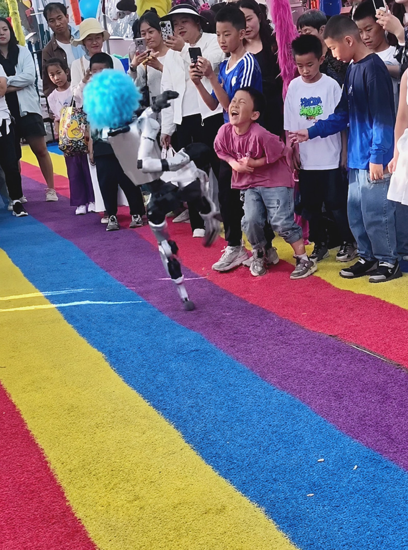 Robot vs enfant ? Vainqueur… le robot
