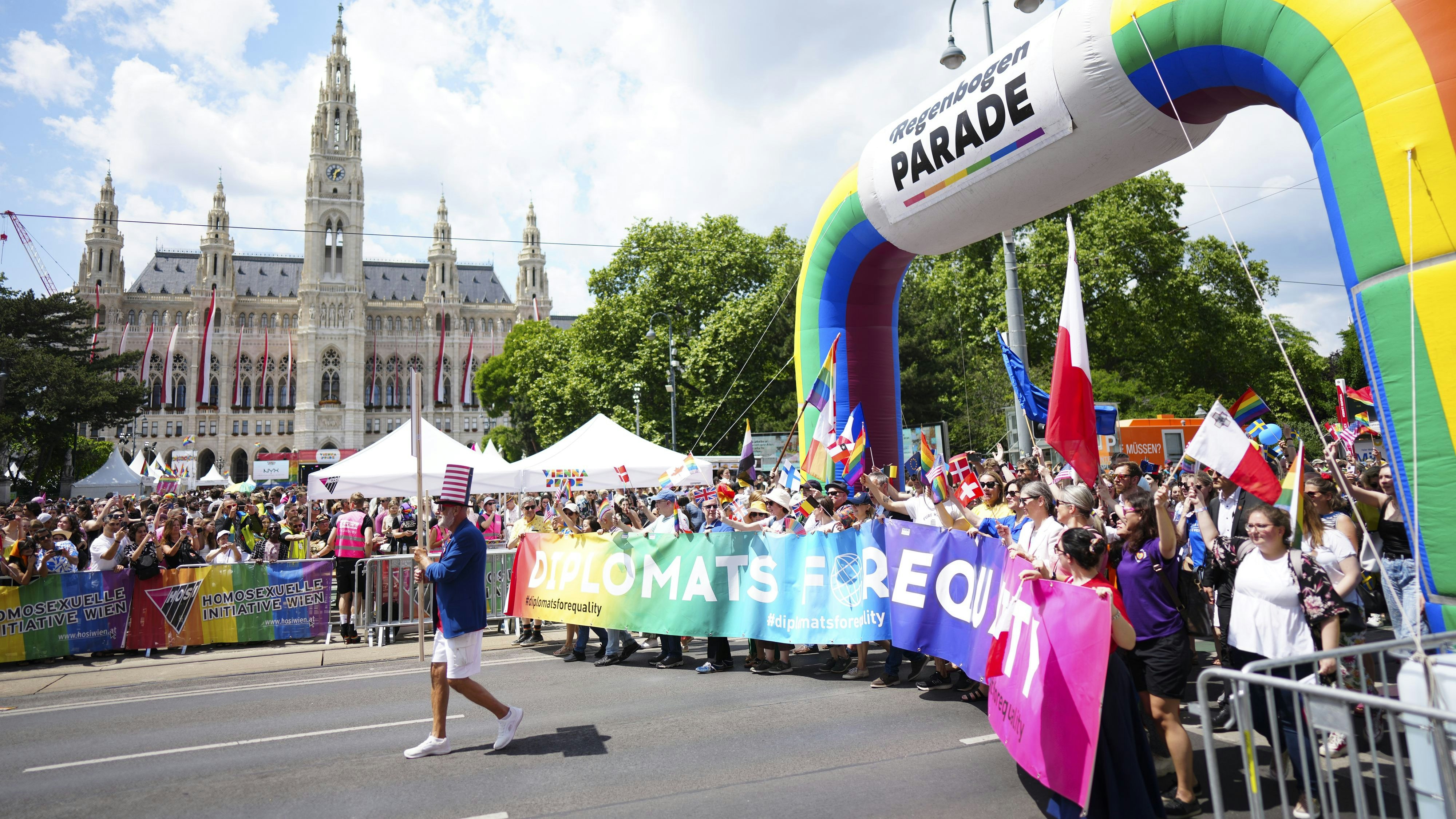 Neos suchen Fahnenträger für Pride – 12 Euro pro Stunde