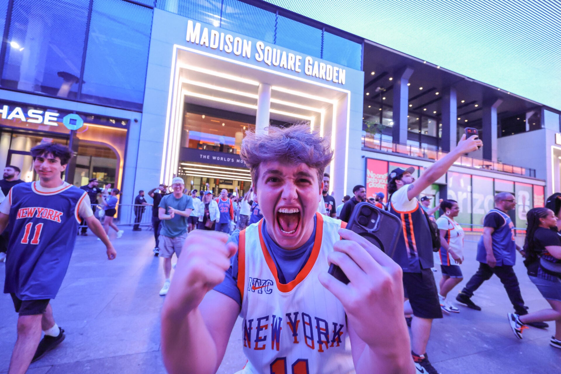 Knicks’ fan watch party finds new home after MSG ban for Game 3 of the ...