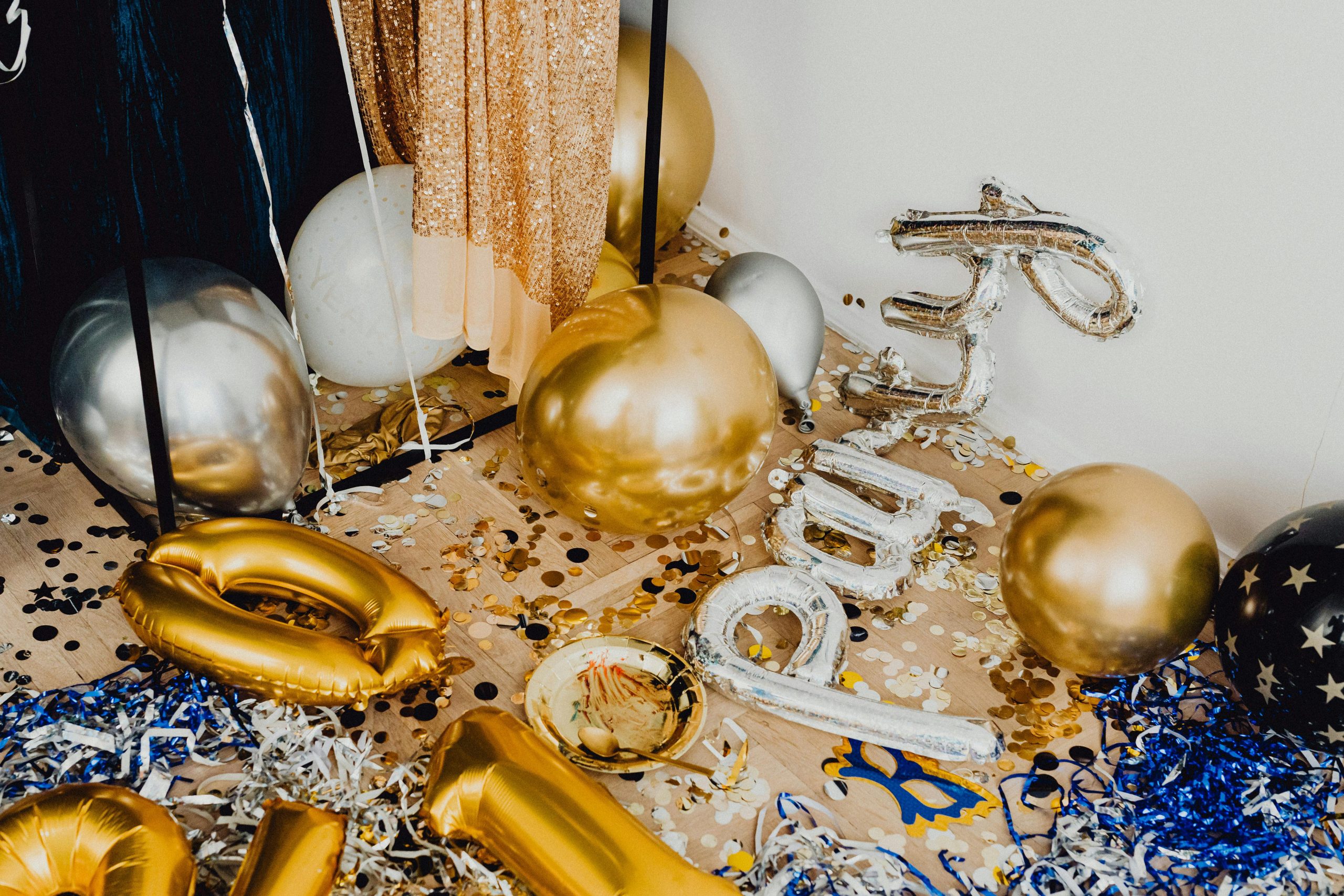 How to save on party décor