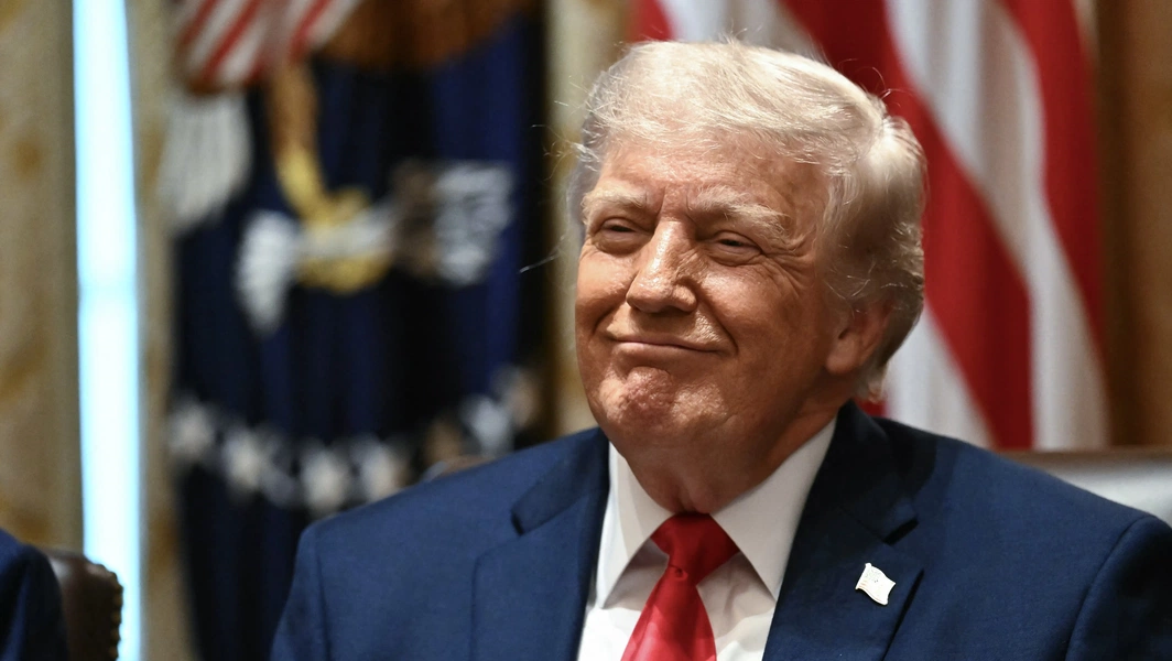 Trump's bruised hand photo reignites health speculation