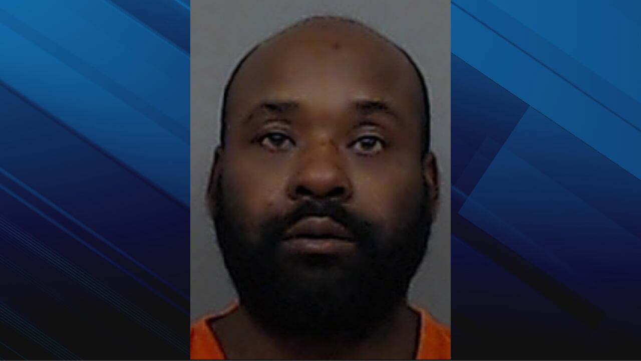 Police: Shooting suspect pointed gun at juvenile while escaping