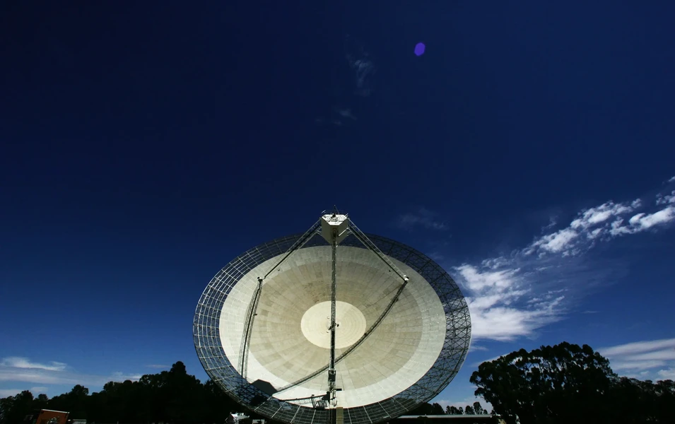 Astronomers trace rare 1.4-hour cosmic signal to 'vampire' star duo