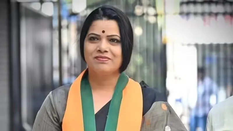Mumbai mayor orders park cleanup after viral clip