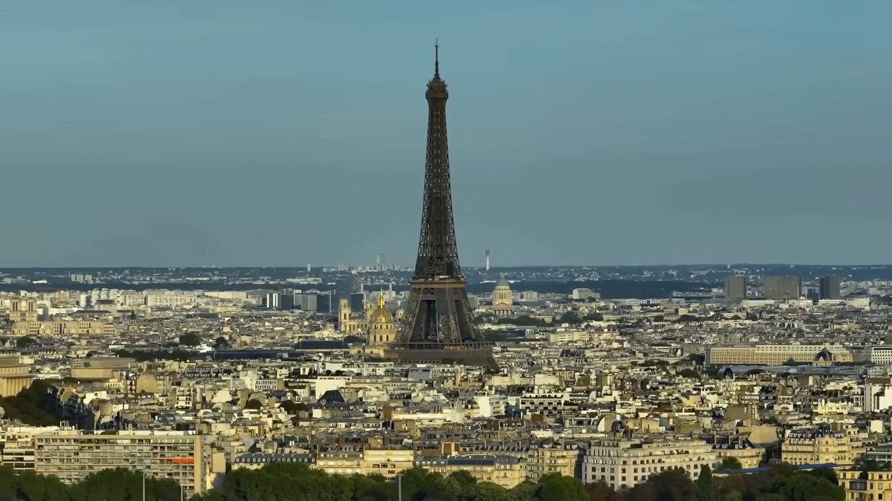 A secret apartment was hidden atop the Eiffel Tower… almost nobody ...