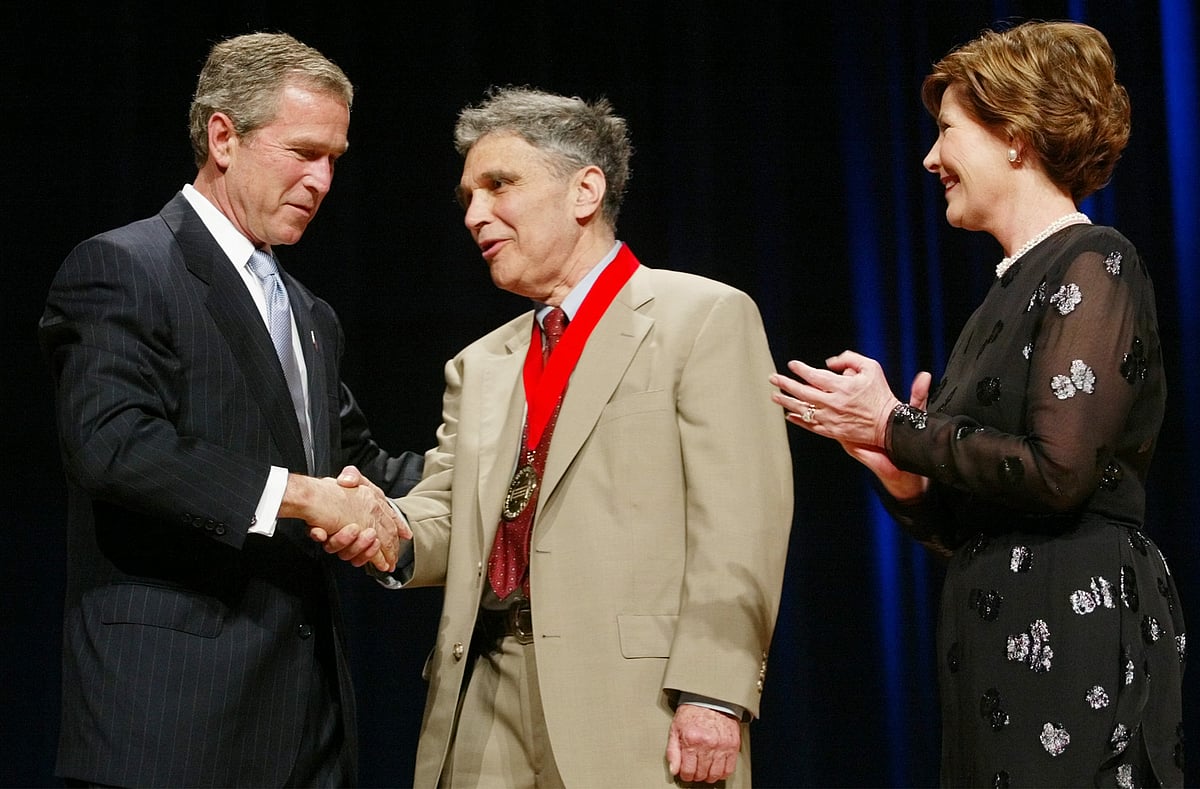 Pulitzer Prize-winning author Robert Coles passes away