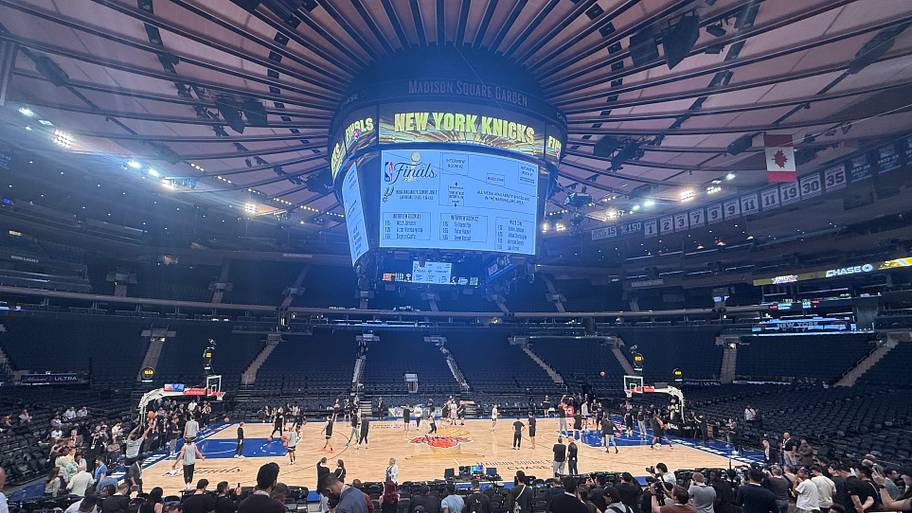 'Mayhem': Spurs prepare for basketball fight of the century at Madison ...