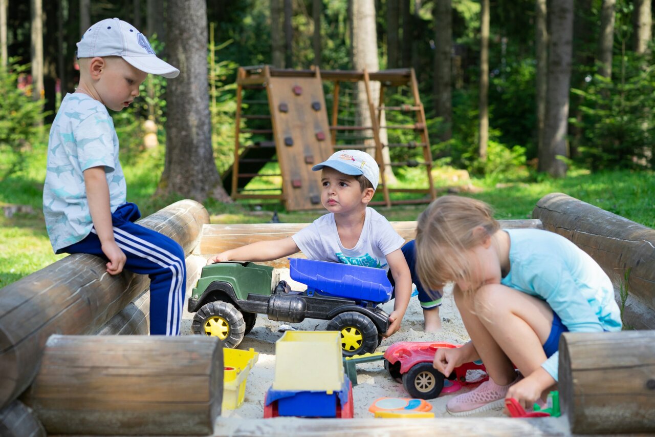 Outdoor play at ages two to four linked to better mental health by age ...