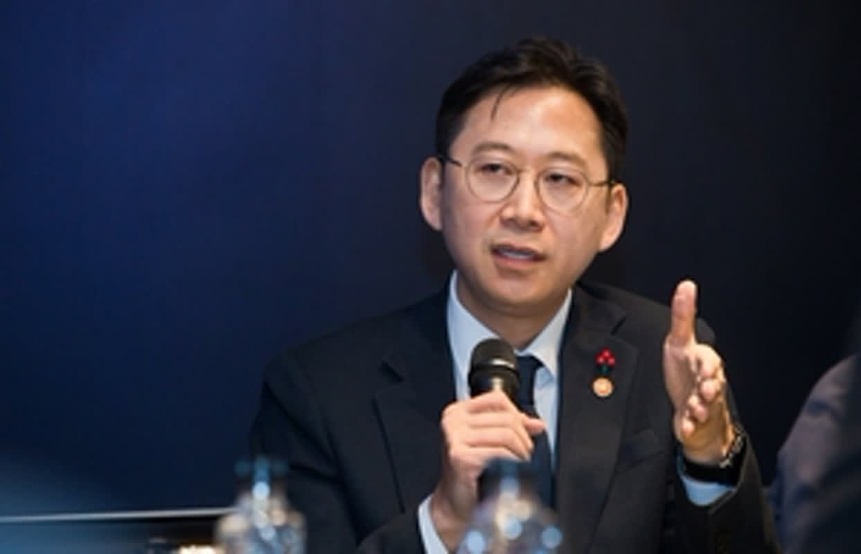 젠슨 황 만난 배경훈 부총리 “GPU 26만장 차질없이 도입”