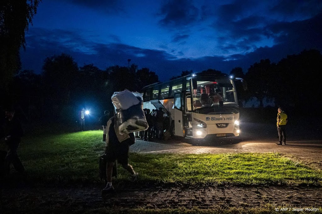 Asielzoekers te vol Ter Apel kunnen tot donderdag in Roden slapen