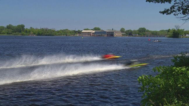 Marinette’s Rumble on the River wraps up as power boats blast past 100 mph