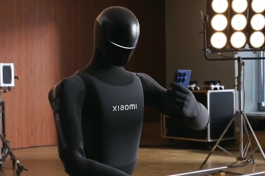 Xiaomi shows its humanoid robot clicking photos from the Xiaomi 17T Pro