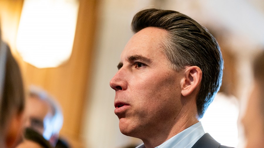 Hawley blasts 4 Republicans who voted to reject adding voter ID bill to ...