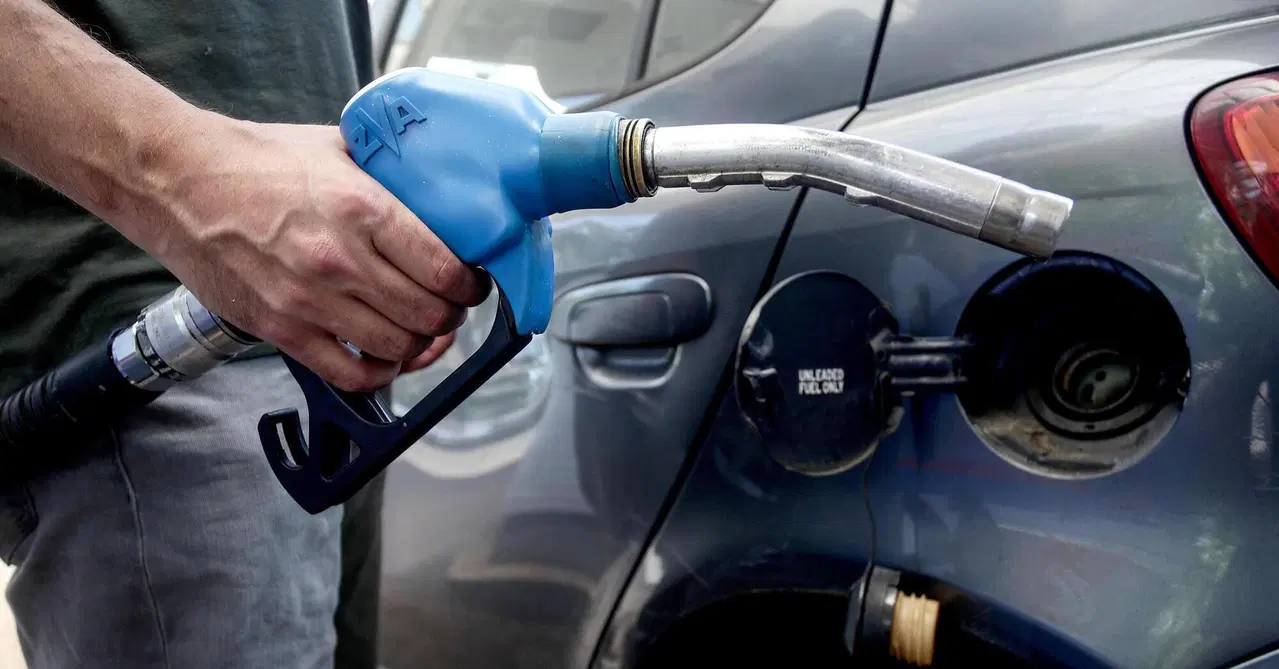 Diesel oltre i 2 euro: nuova stangata sui carburanti, prezzi record in ...