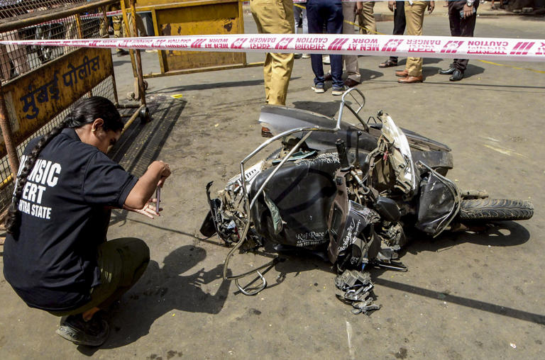 One killed, six injured as BEST electric bus crashes into multiple ...