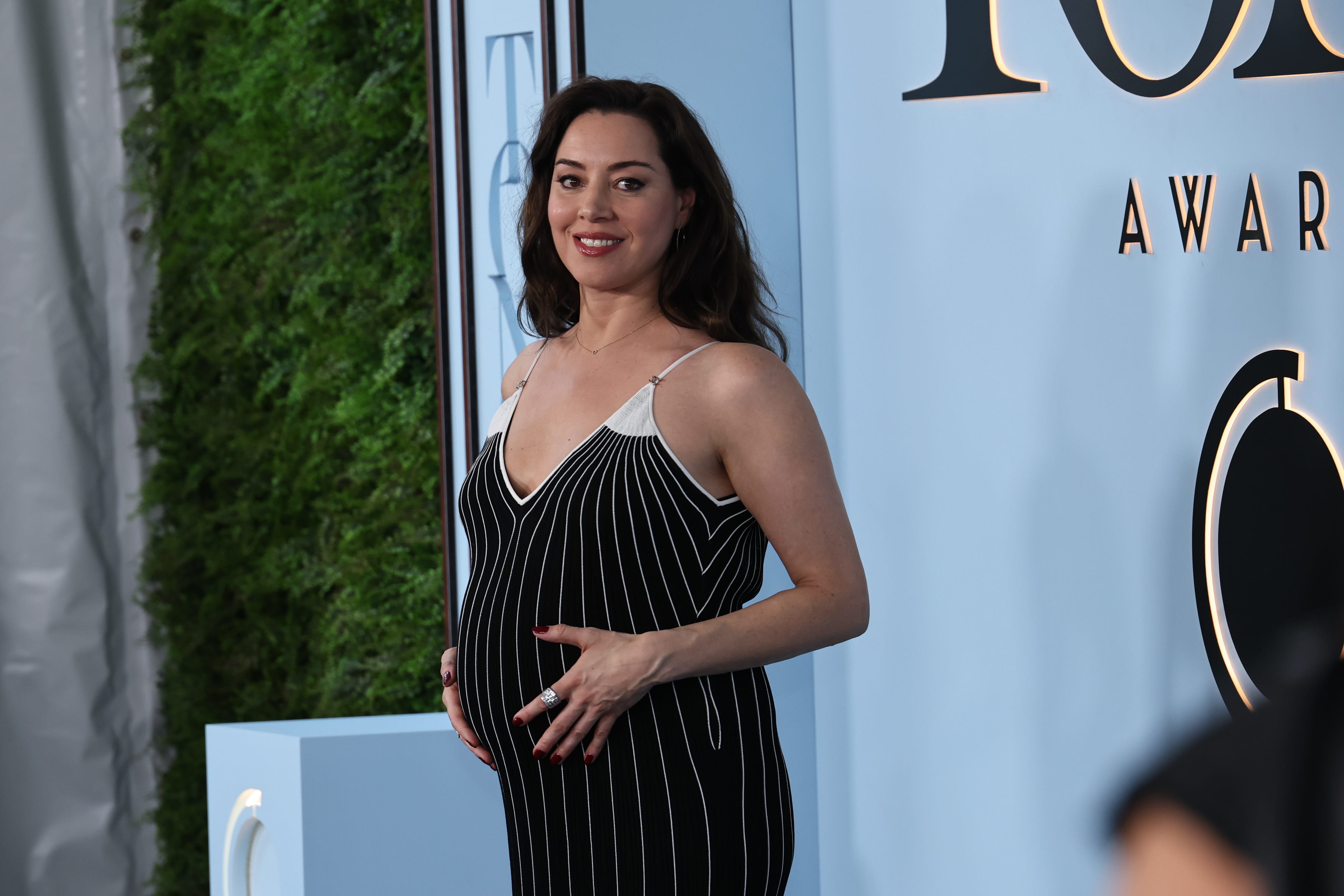 Aubrey Plaza shows off baby bump at Tony Awards in red carpet debut ...