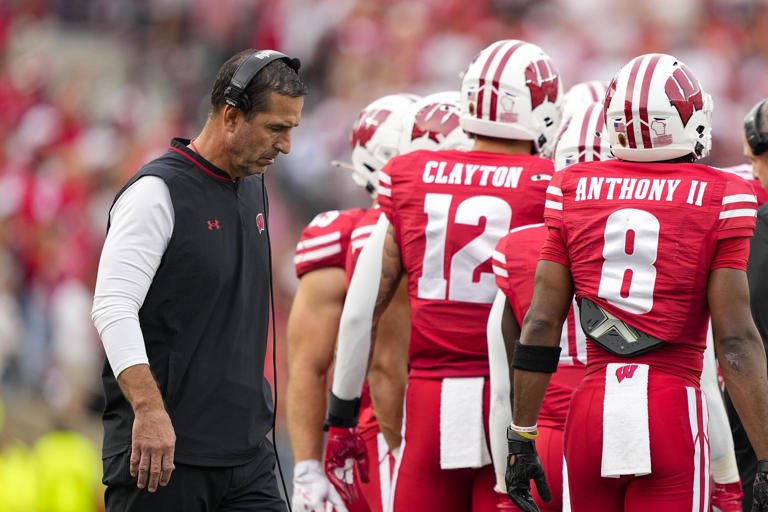 Wisconsin football nets 19th, 20th commits, soars into top 15 rankings