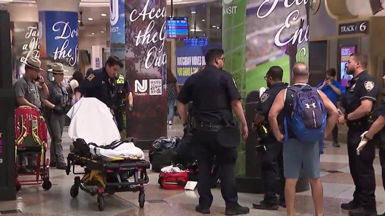 Penn Station stabbing: 6 people injured ahead of Knicks Game 3 at MSG