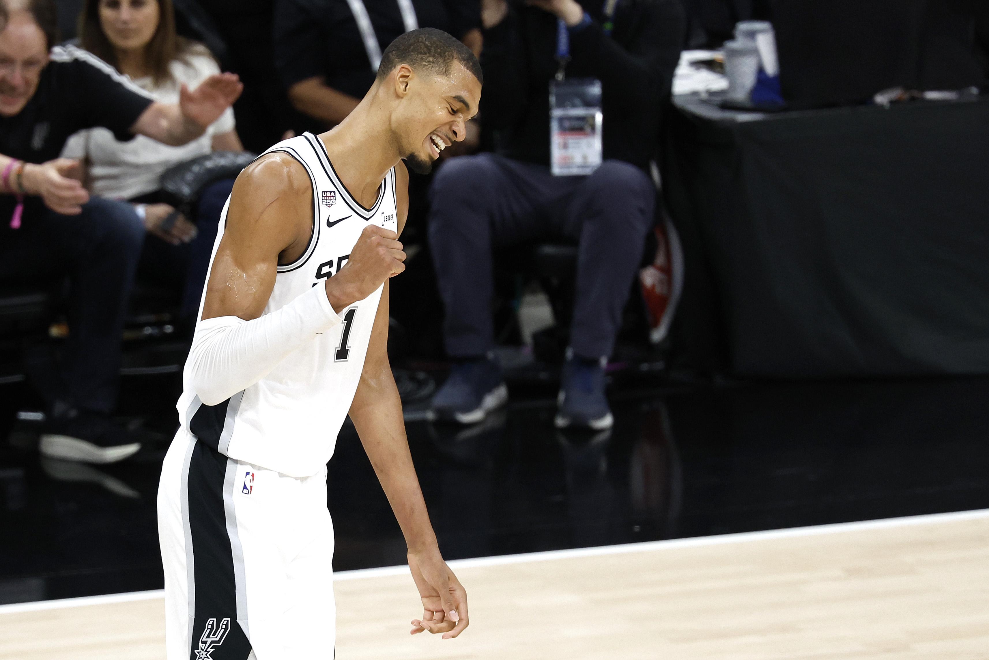 Can the Spurs match the Knicks and win two road games in a row?