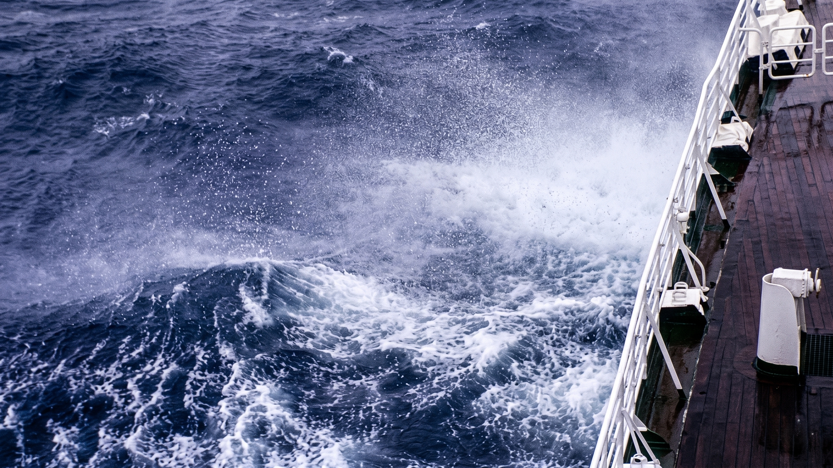 Watch what happens when an 84-foot rogue wave hits without warning