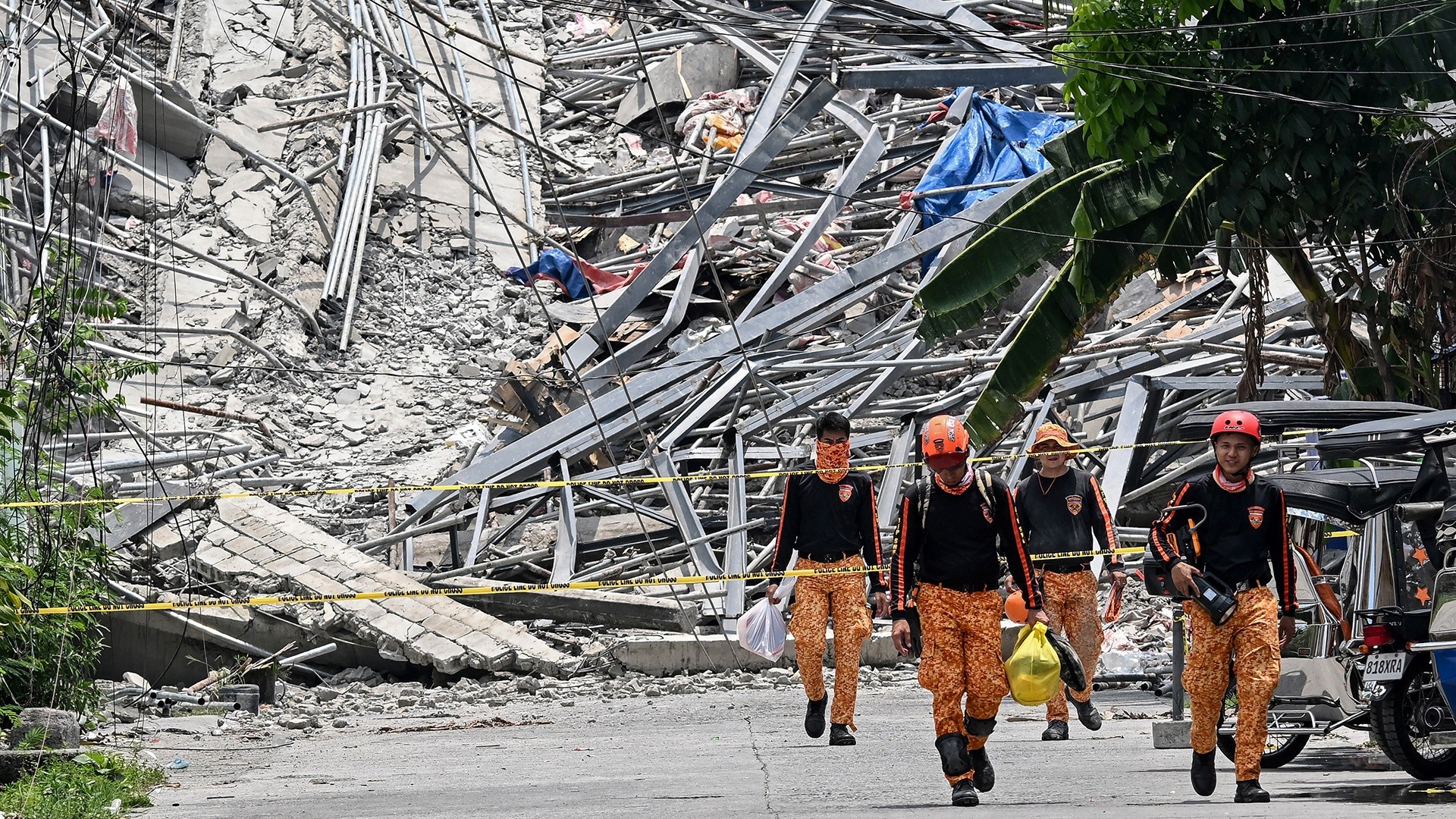 Deadly 7.8 magnitude earthquake strikes southern Philippines