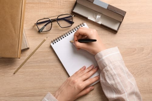 New study reveals: Why do most humans write with their right hand?