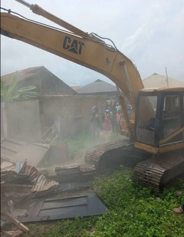 Video: Oyo demolishes kidnappers’ den following rescue of Adelabu’s ...