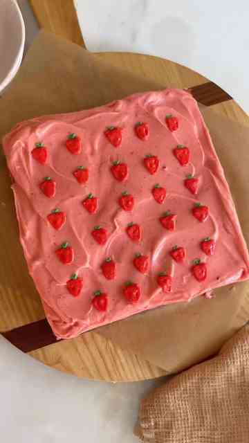 Strawberry cake with caramelized strawberries looks unreal