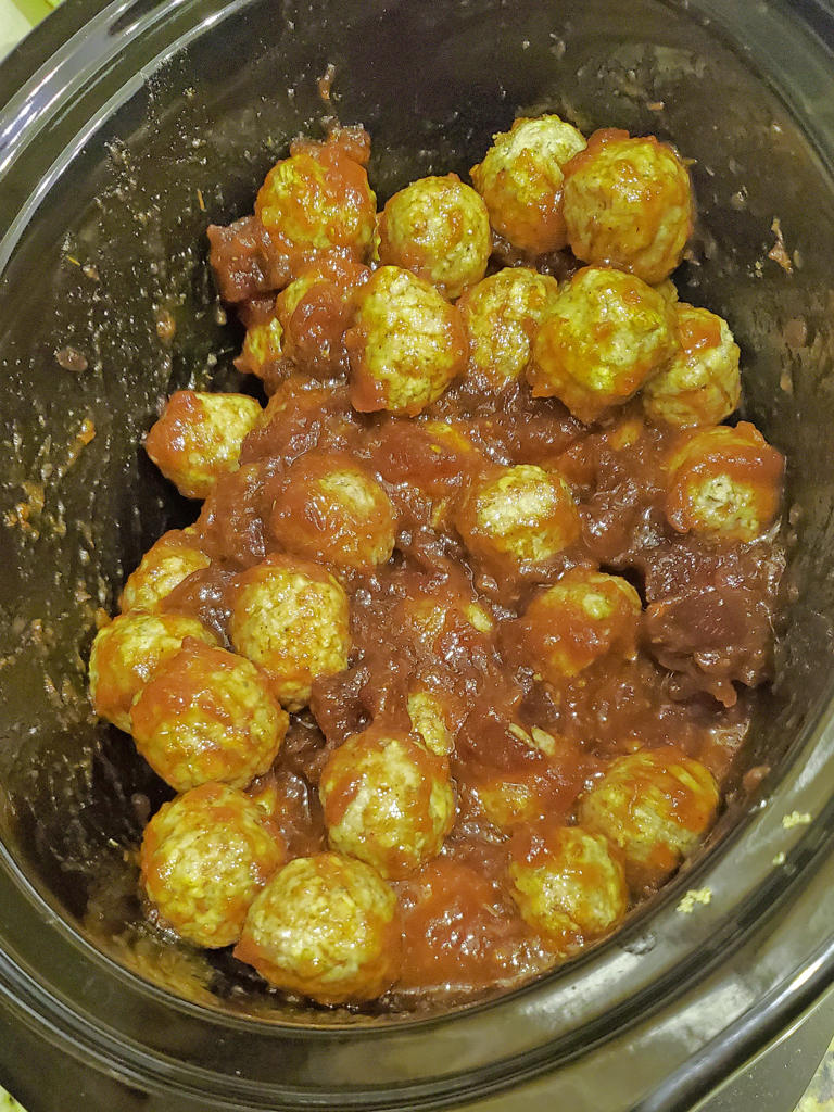 Slow cooker pineapple meatballs