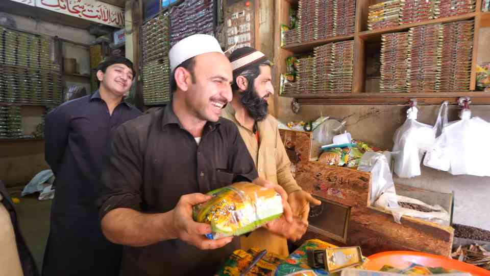 The ultimate Peshawar street food tour - traditional flavors and local ...