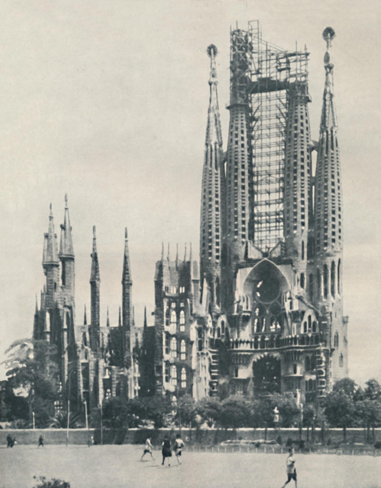 La Sagrada Familia: Everything You Need to Know—Including It’s Recent ...