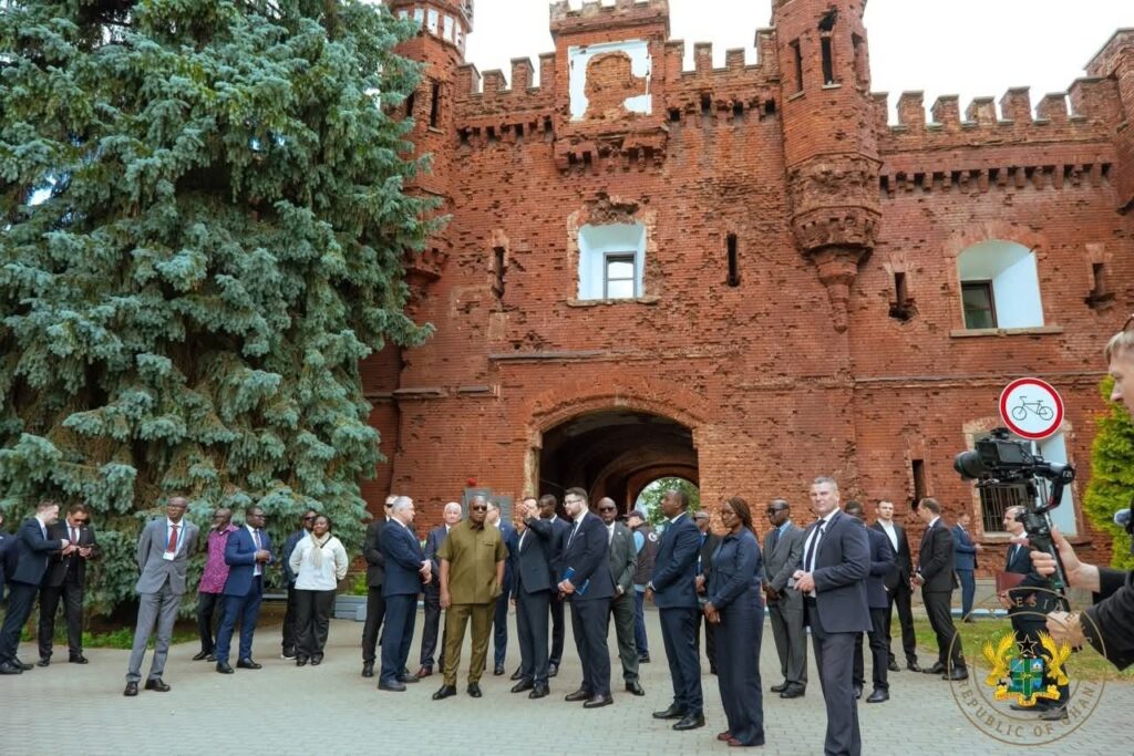 Belarus: Brest governor hosts President Mahama after tour of Hero Fortress
