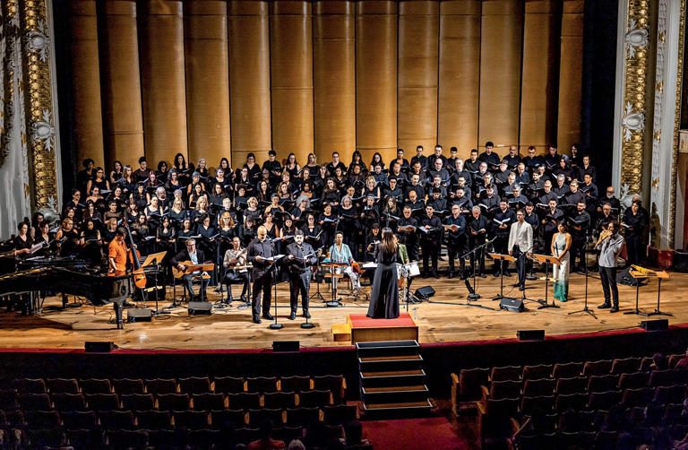 Coral Paulistano celebra os Afro-sambas em concerto no Theatro Municipal