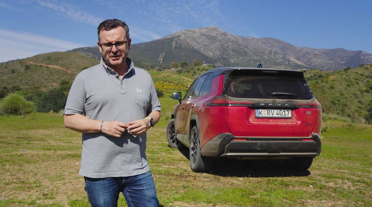 Novo Toyota RAV4 híbrido plug-in chega a Portugal com tração frontal e ...