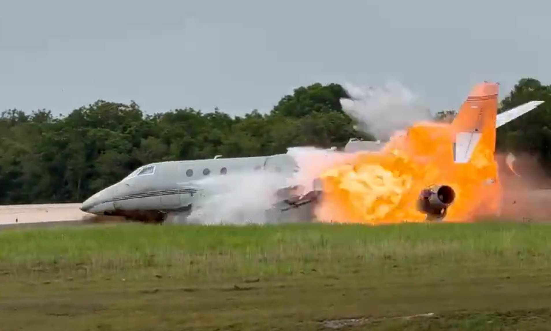 Two dead after private Gulfstream jet crashes in Dominican Republic on ...