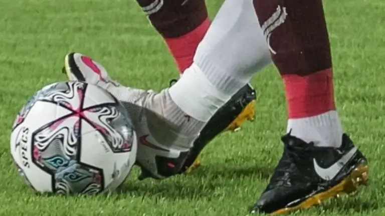 Terungkap! Rahasia pemain bola tetap prima sampai akhir laga menurut ...