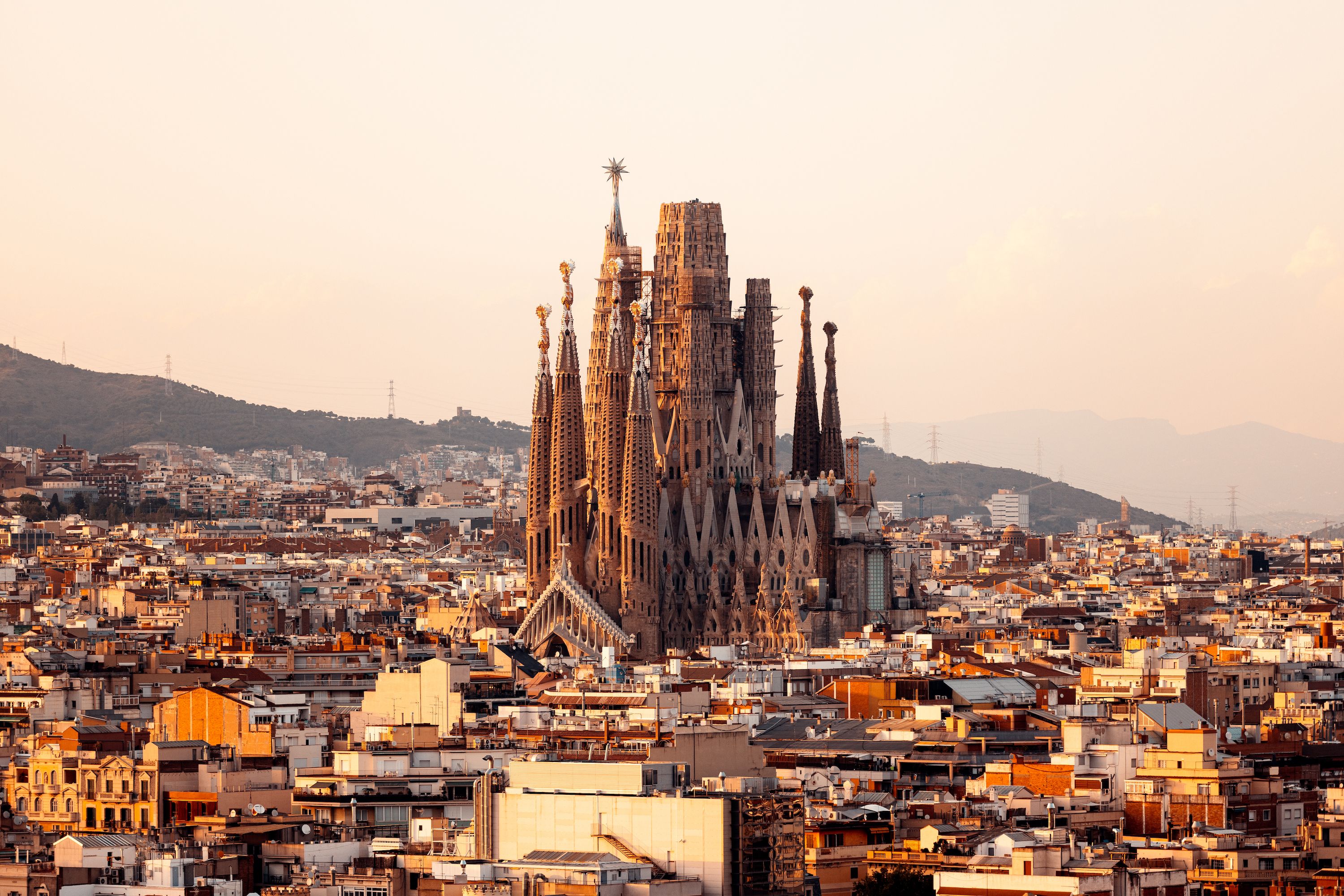 La Sagrada Familia: Everything You Need to Know—Including It’s Recent ...
