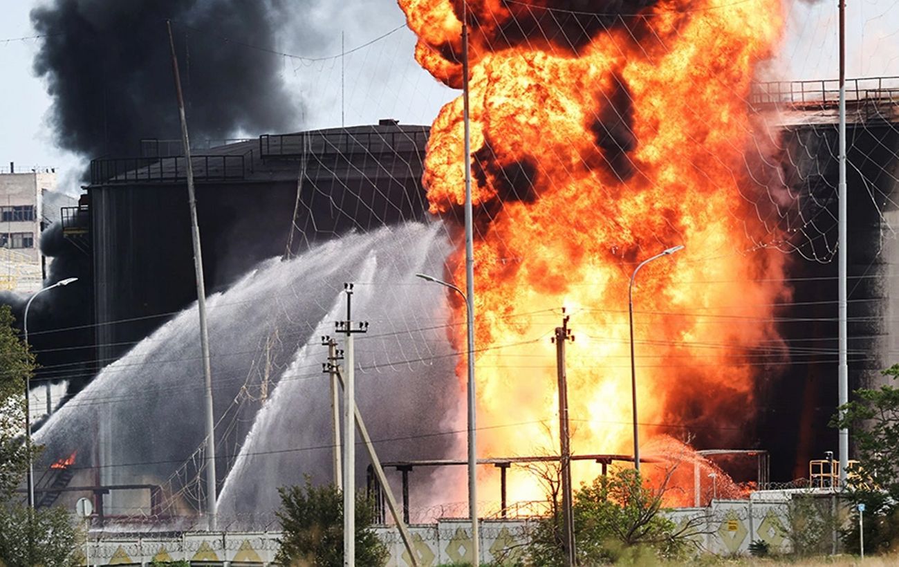 Ukrainian forces strike Crimea's 2 largest oil depots and Russia's FSB ...