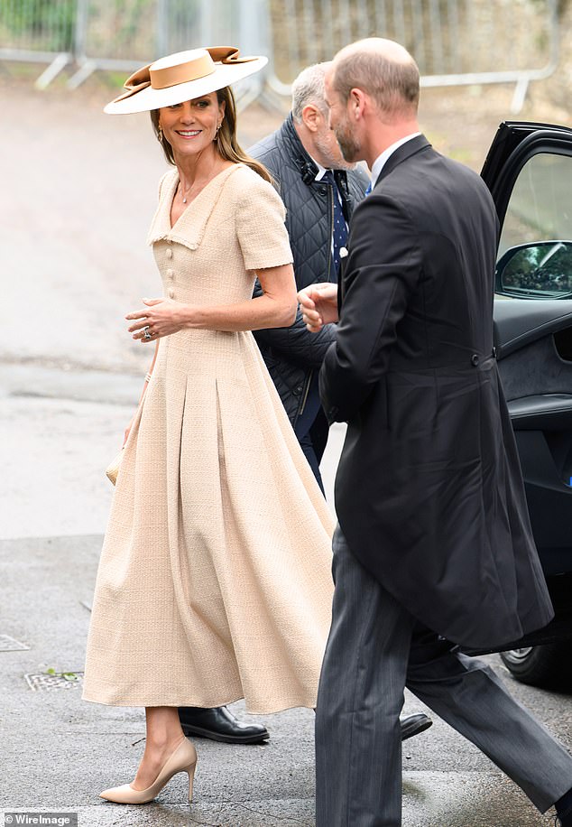 Royal expert: William's kiss to Beatrice shows Charles is in control