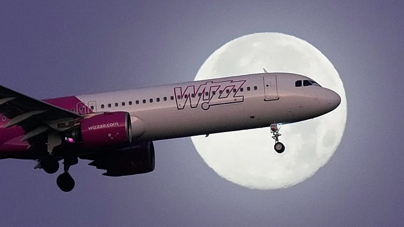 Wizz Air announces Starlink wifi deal as other budget rivals hold back