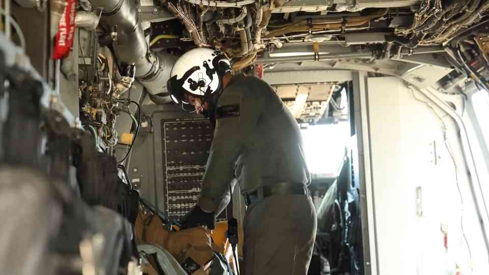 Awesome In-Flight Footage Onboard a US Marine Corps MV-22B Osprey