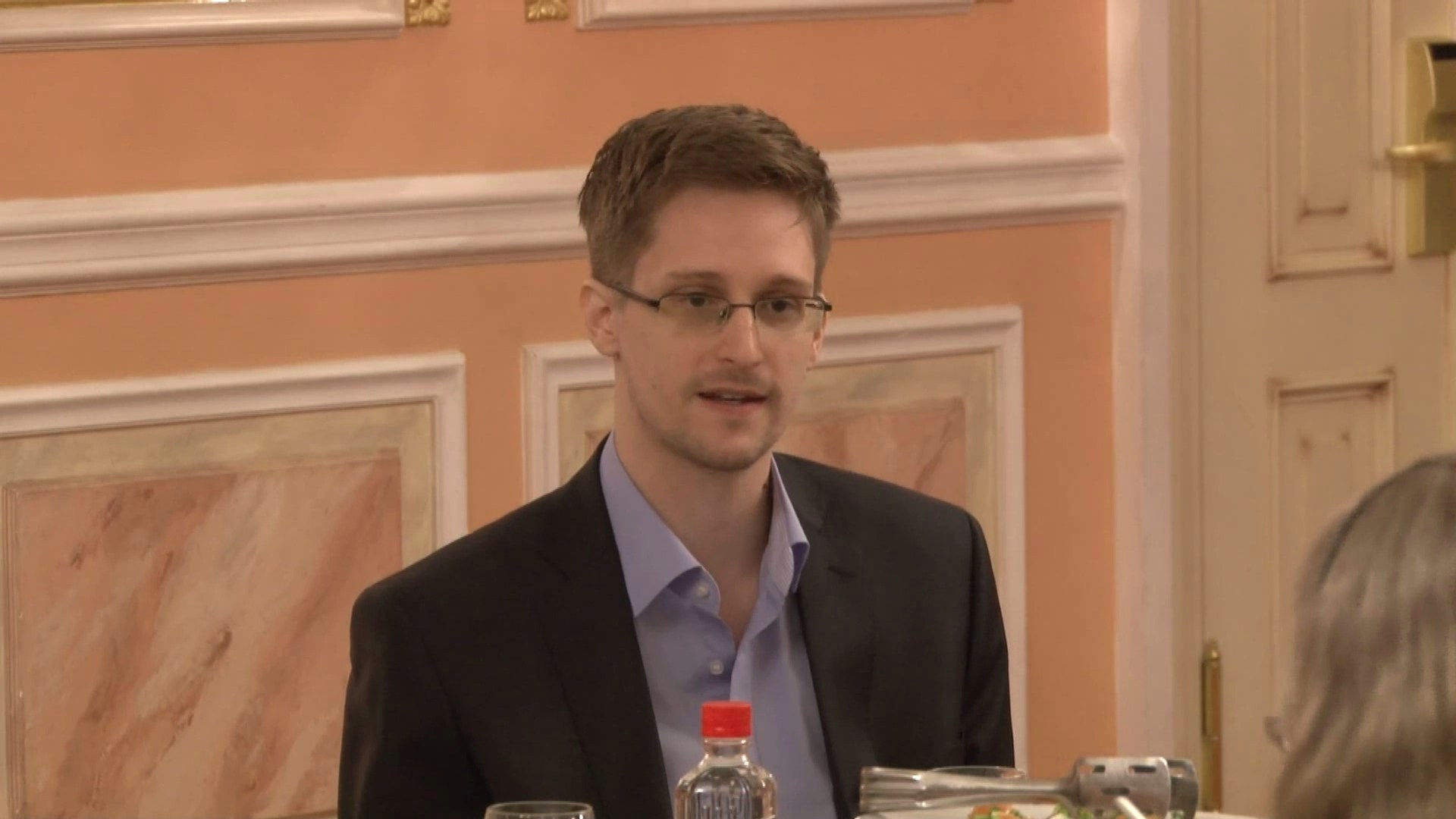 Snowden znów oskarża o podsłuchy. Padły nazwy znanych firm