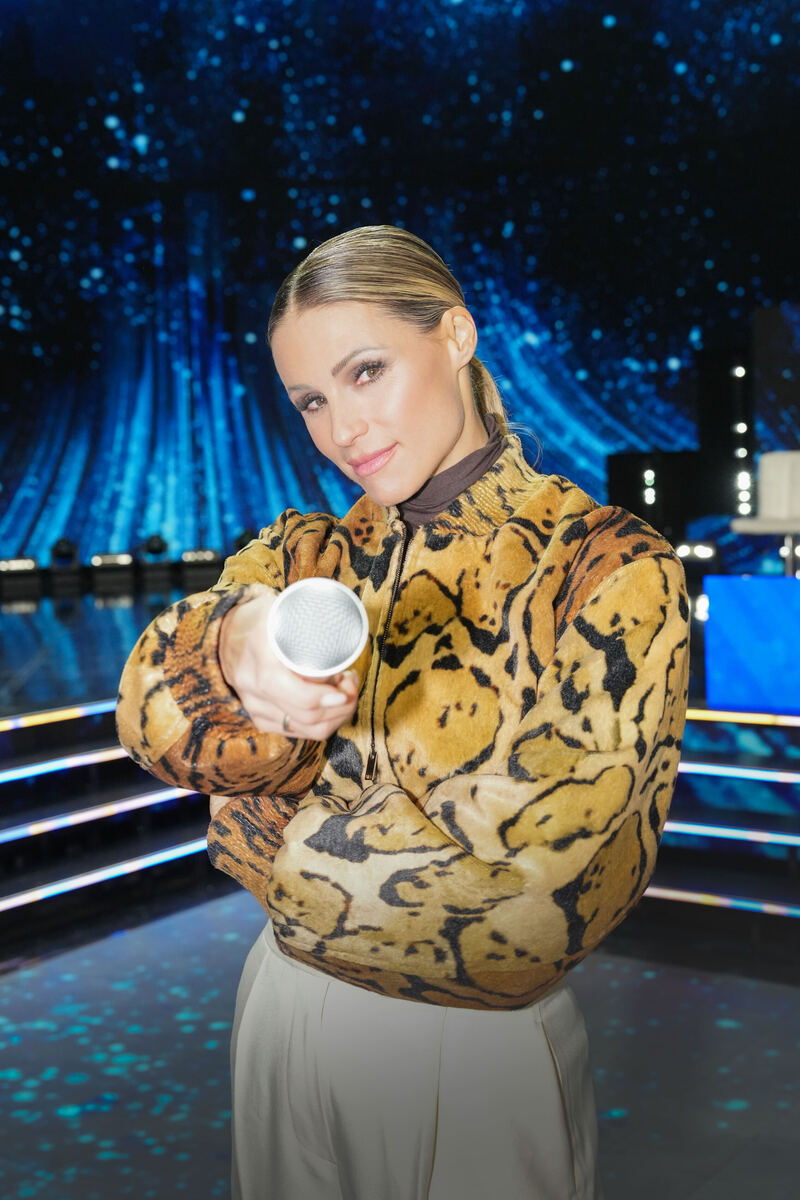 Stasera in tv Michelle Hunziker fa rivivere gli anni Novanta con il ...