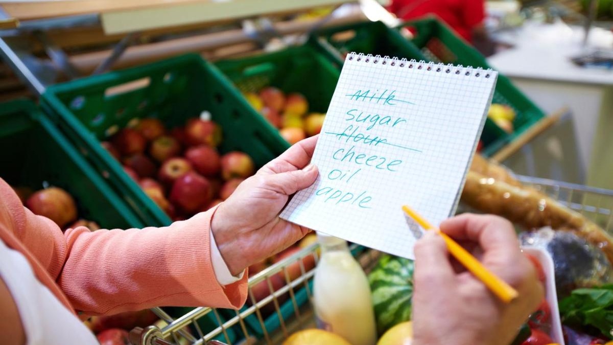 The simple grocery shopping trick that could save you money every ...