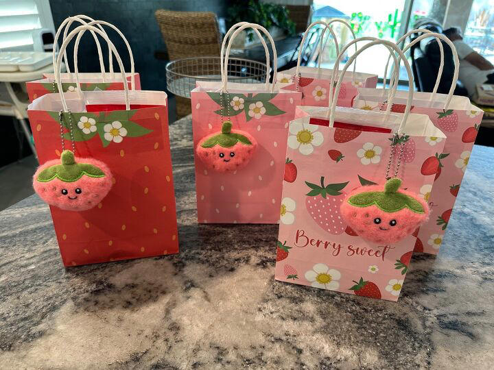 Strawberry-themed bunco gift bag ideas